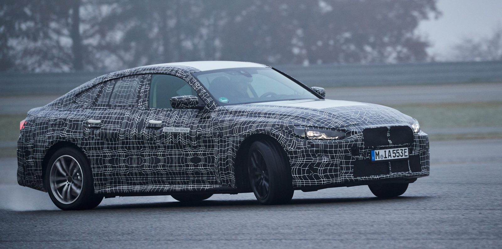 BMW i4 electric sedan looks sharp in new dynamic testing video - Top ...