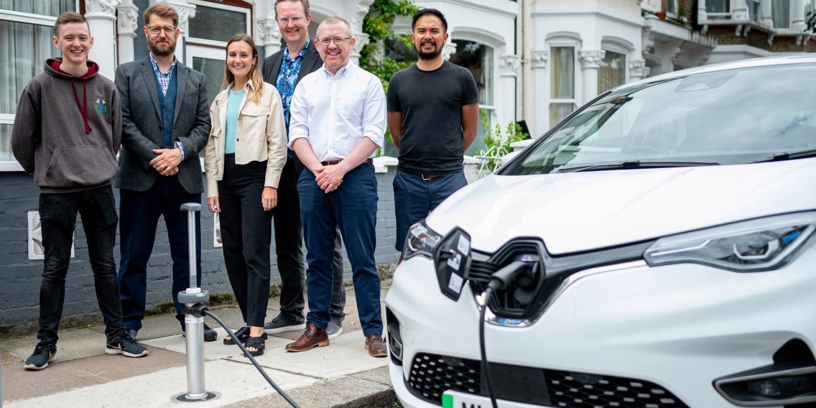 EGEB: These new EV chargers are flat and flush with the sidewalk - Top ...