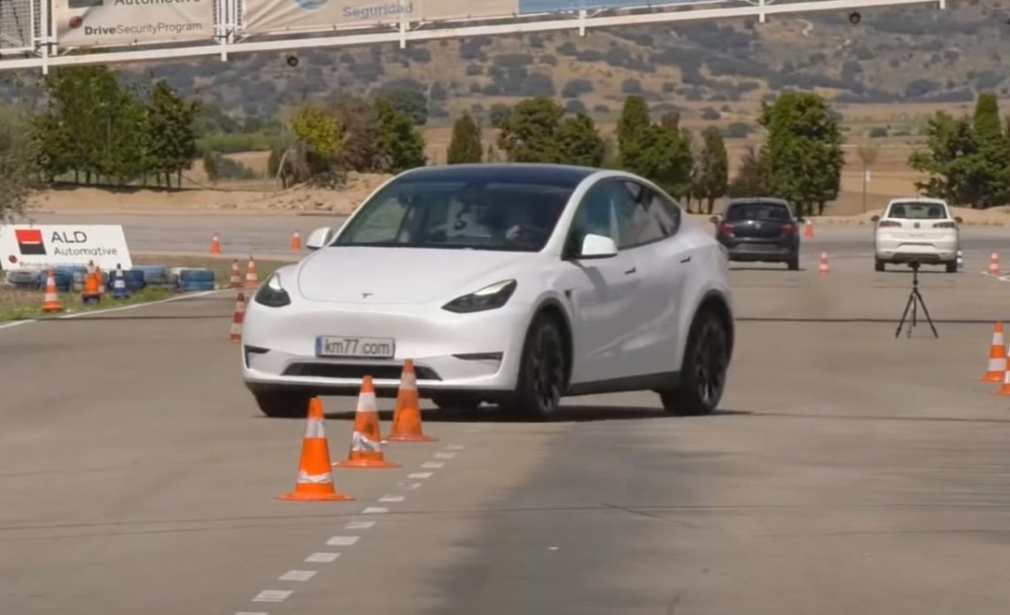 Tesla Model Y impresses in ‘moose test’ - Top Tech News