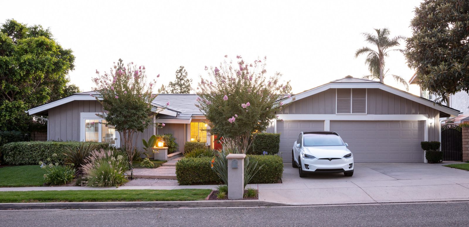 Tesla expands solar roof installations to anywhere in the US - Top Tech ...