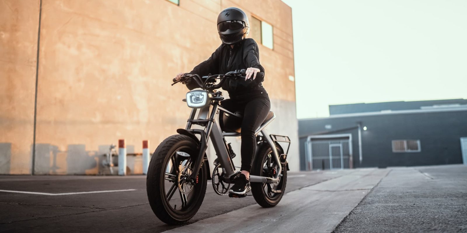 C3STROM Astro combines e-bike design with motorcycle styling for a fast ...