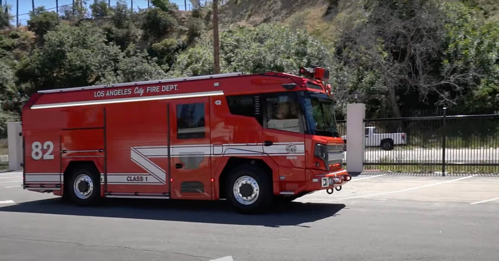The first electric fire truck is deployed in the US by LAFD - Top Tech News
