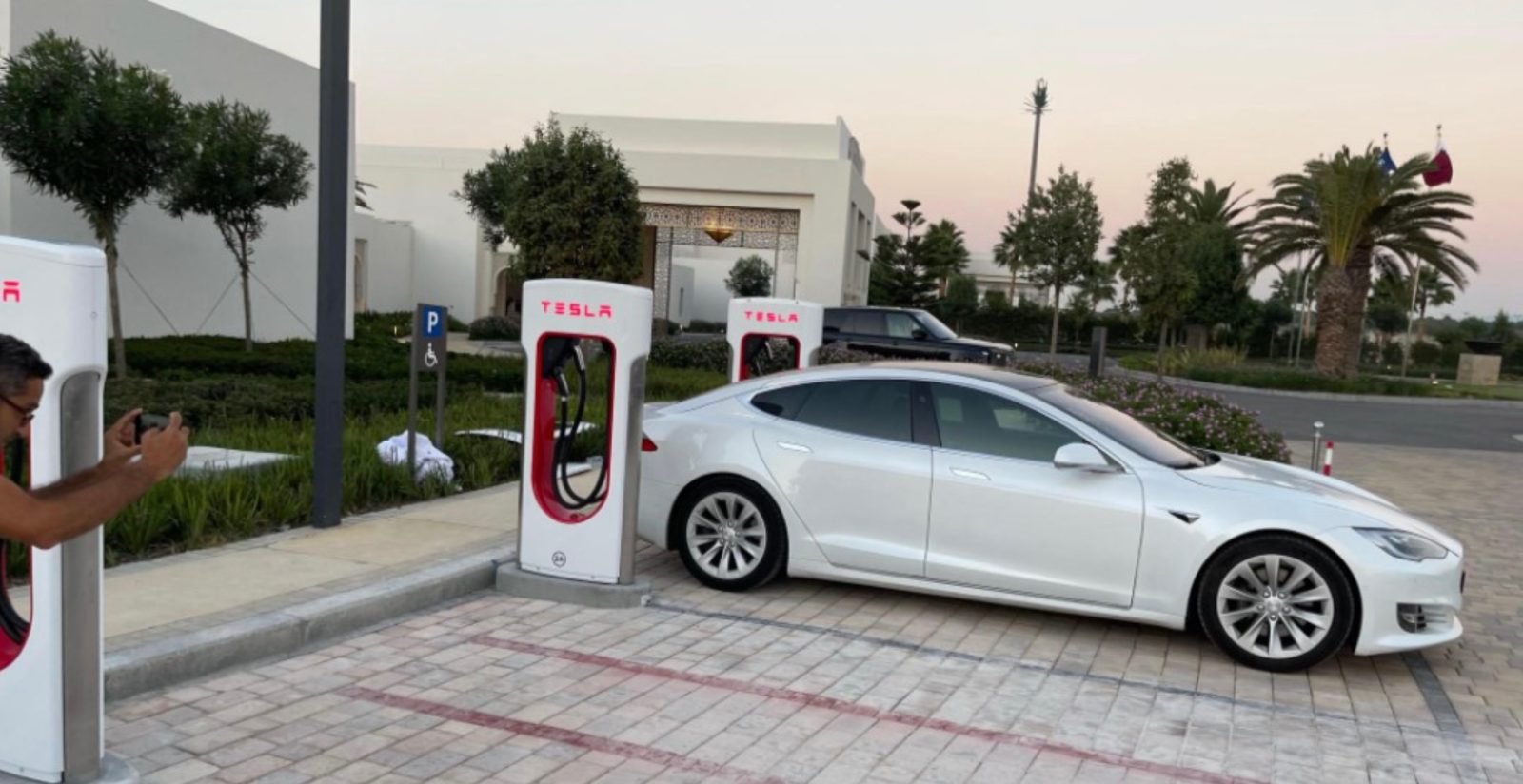 Tesla expands Supercharger pilot program for non-Tesla EV owners to a ...