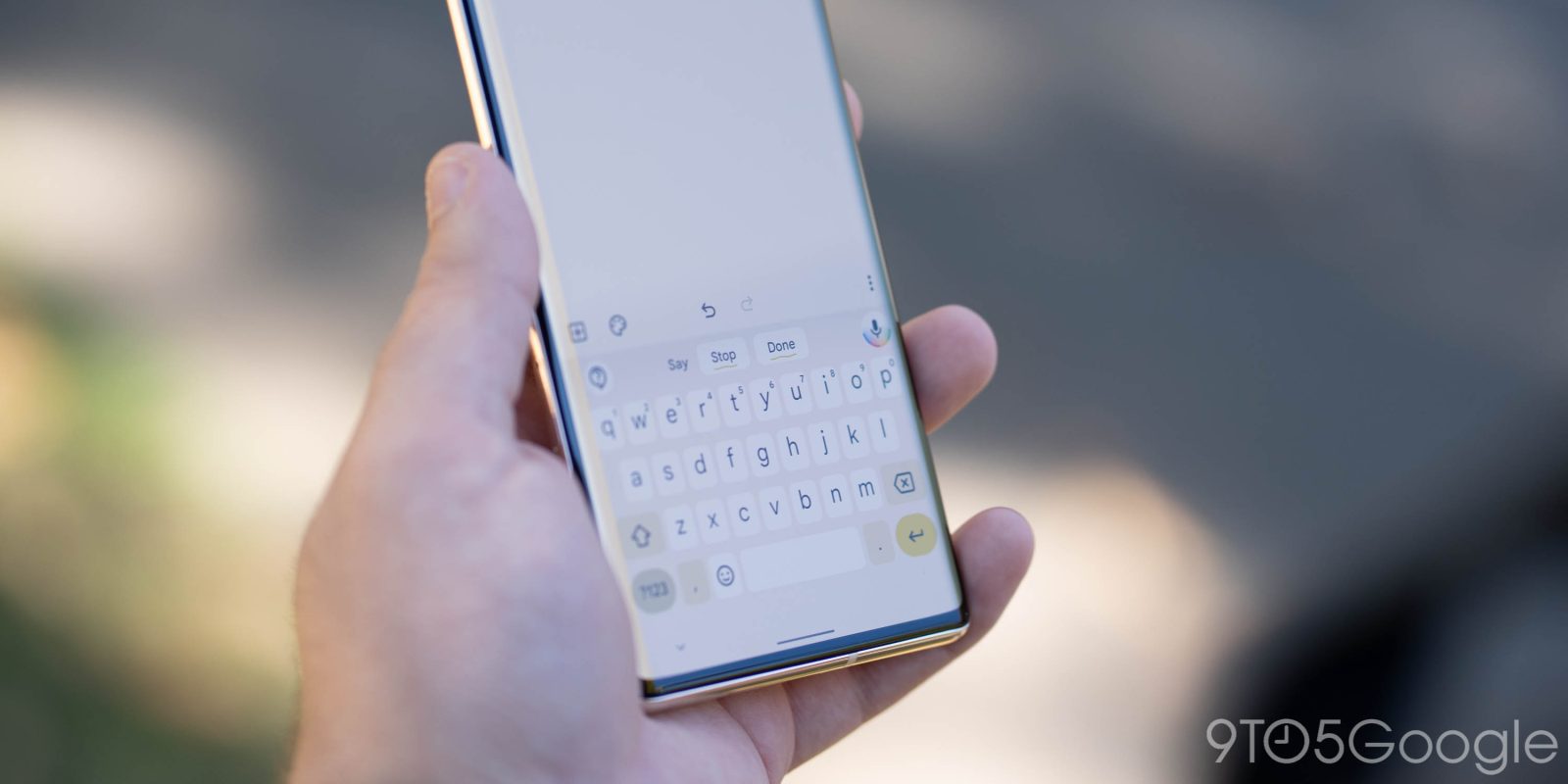 Gboard themes now tint the navigation bar on more Android devices