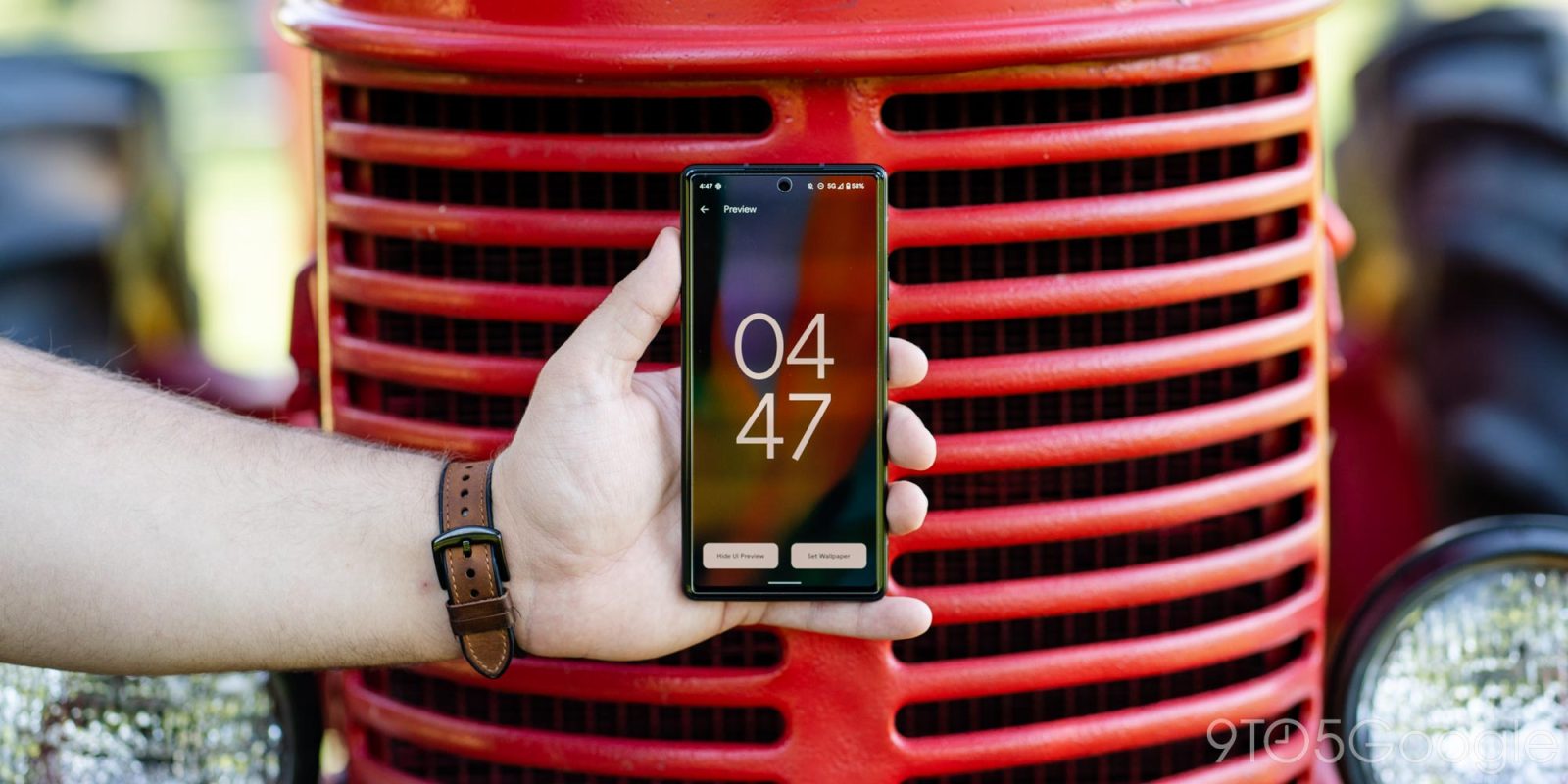 Google releases two sets of new Pixel wallpapers for October