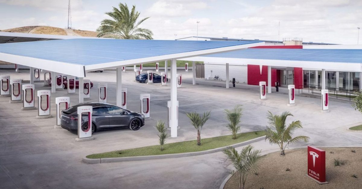 Tesla starts to open Supercharger network to non-Tesla electric cars in ...