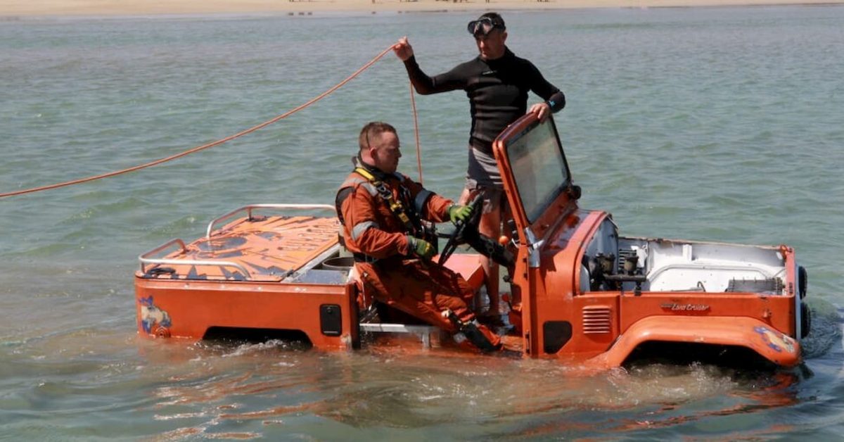 Watch this electric retrofit LandCruiser drive over 4 miles completely ...