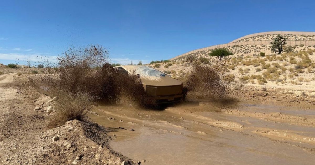 Watch Tesla Cybertruck’s comically large wiper at work - Top Tech News