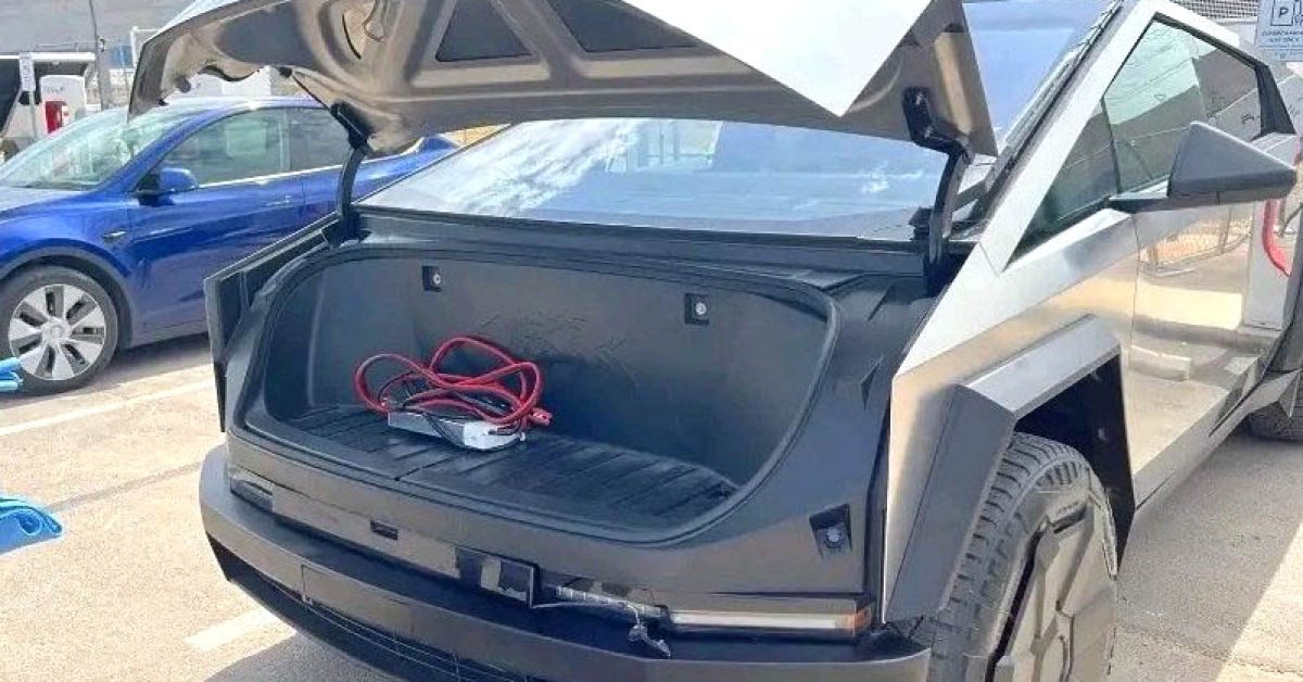 We finally have a clear shot of the Tesla Cybertruck with frunk open ...
