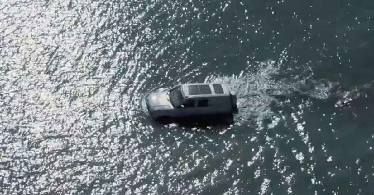 BYD's YangWang U8 SUV goes borderline amphibious in new 'Emergency ...